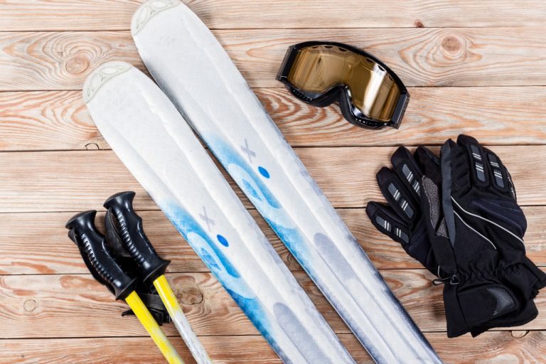 8 Skiing Essentials you should Have | Cloud Land